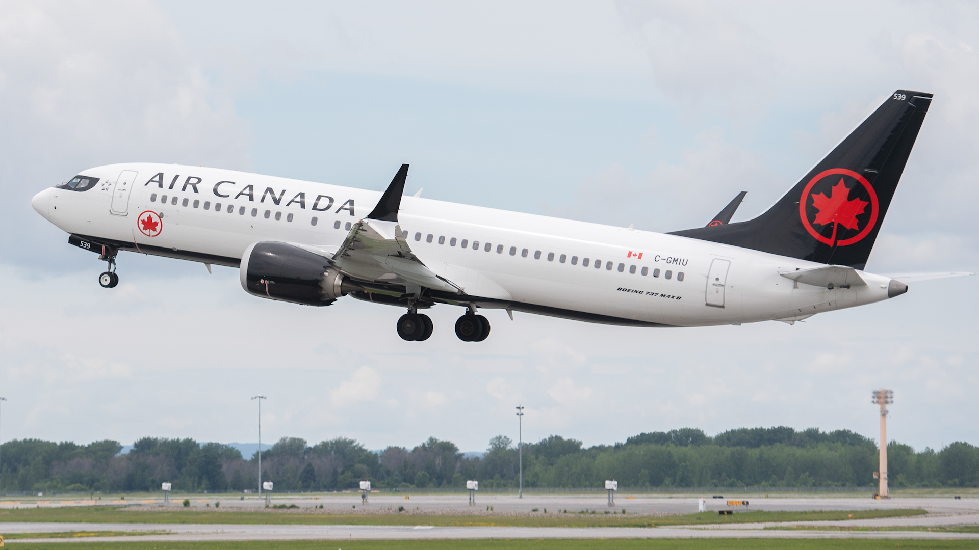 AC pilot accused of flying without proper licence