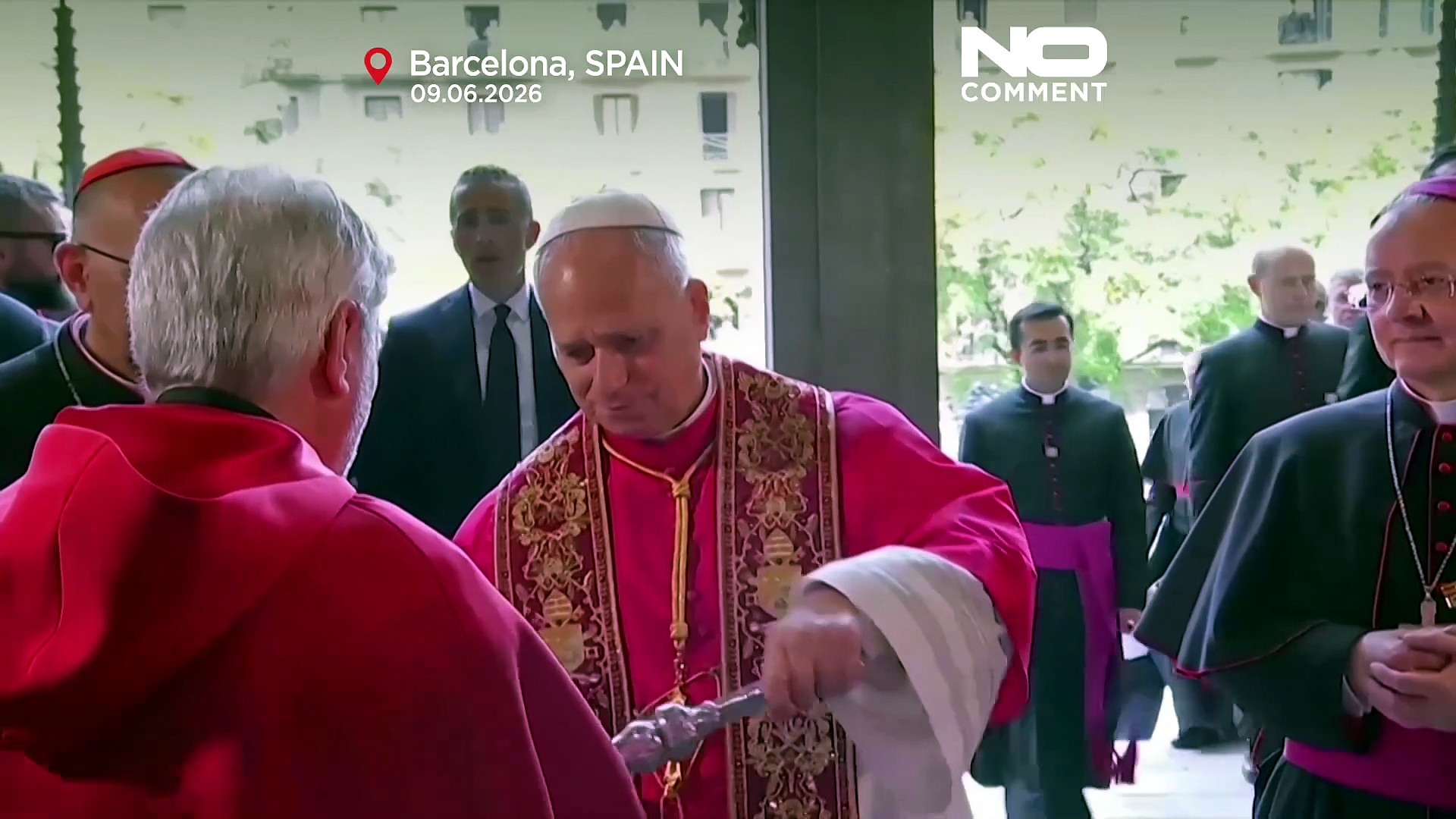 Spain: Thousands gather as Pope Leo XIV reaches Barcelona