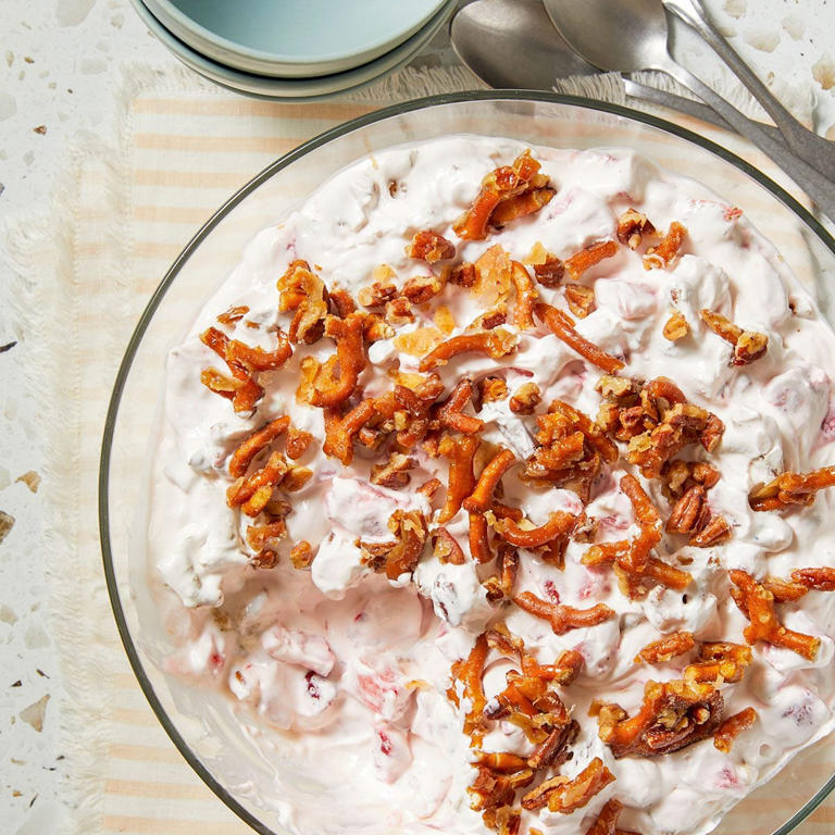Strawberry crackle salad