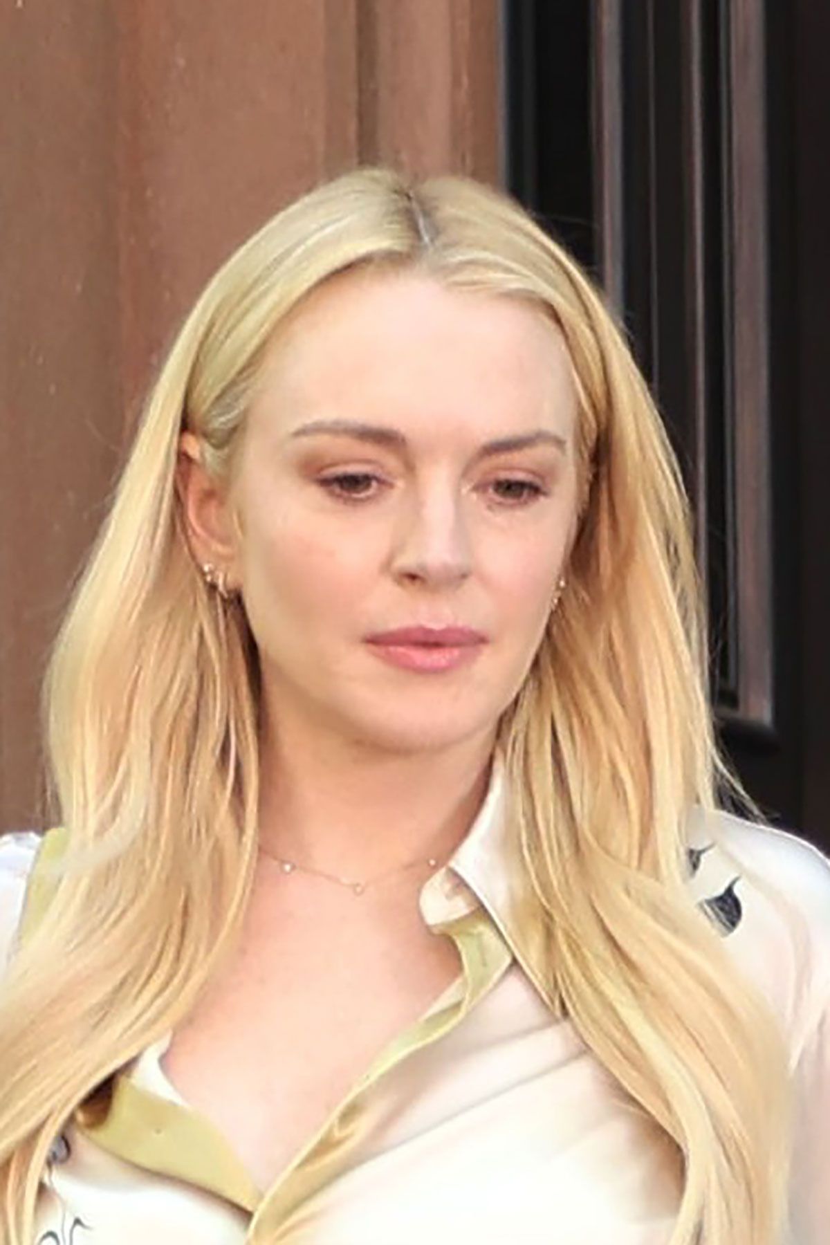 Lindsay Lohan swaps classic denim for this polarizing Gen Z pant trend ...