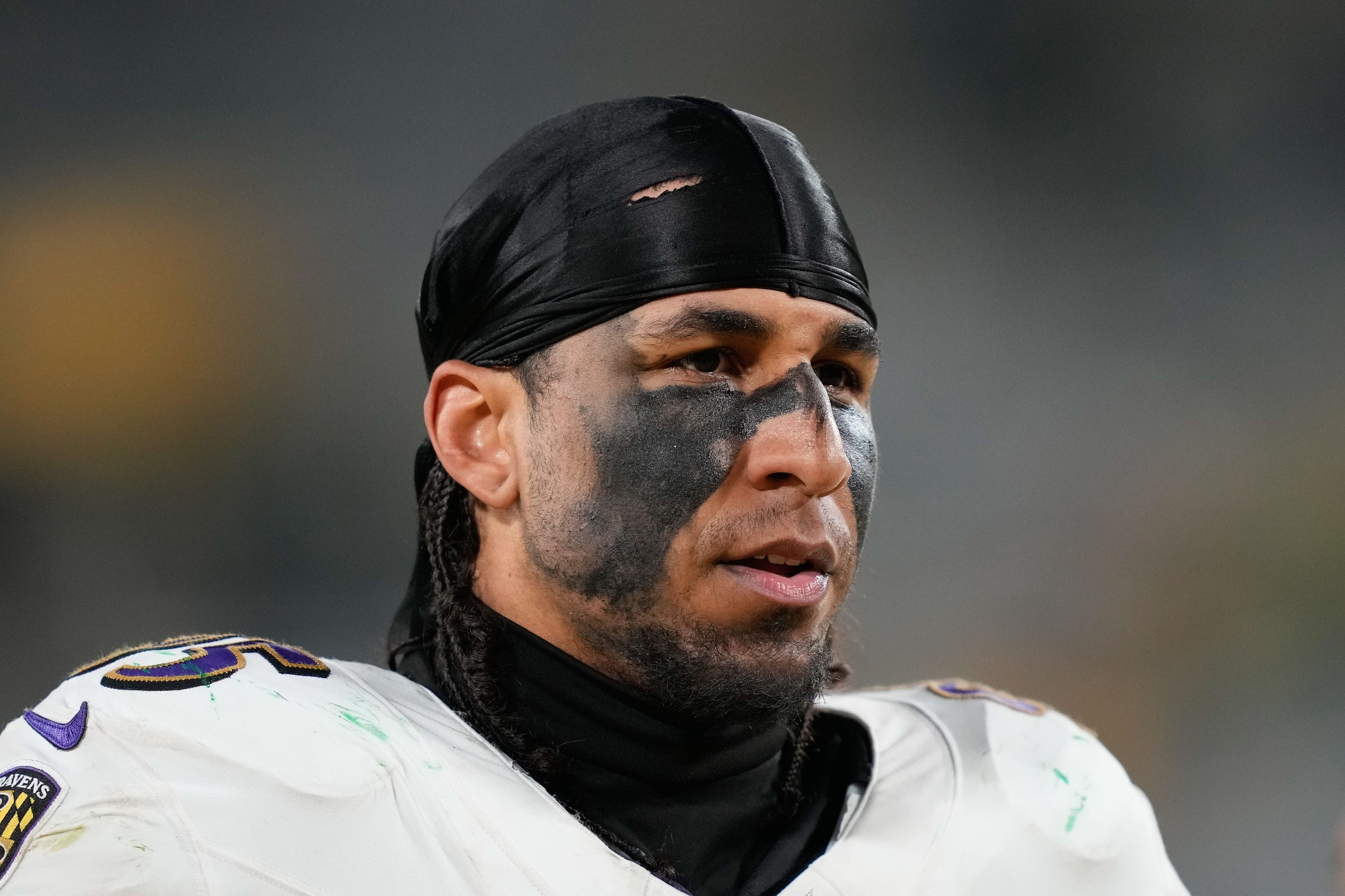 Ravens use Tavius Robinson as a mannequin in hilarious media day prank