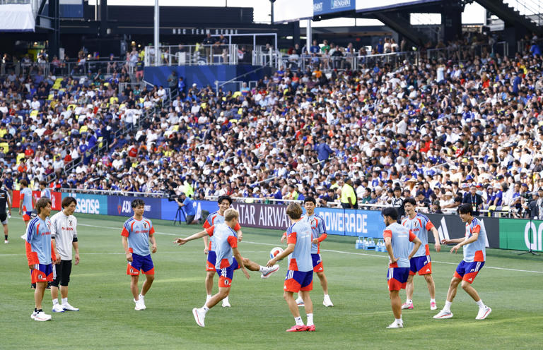 Football: Japan train in front of 5,000 fans after arriving in Nashville