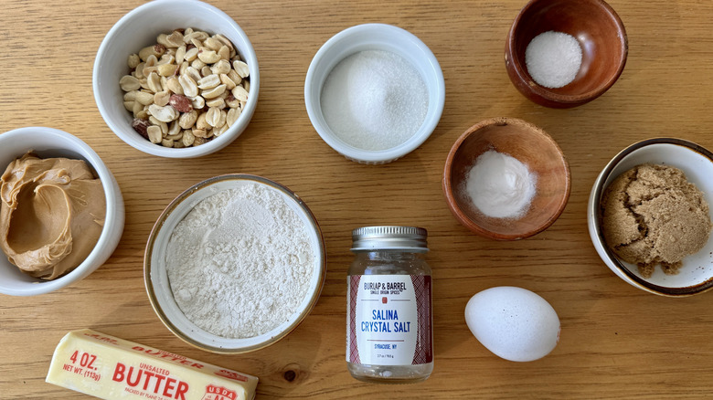 Bakery-style peanut butter cookies recipe