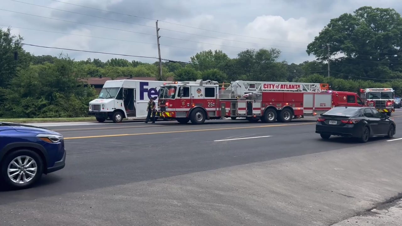 Pedestrian dies after being hit by FedEx truck in SW Atlanta