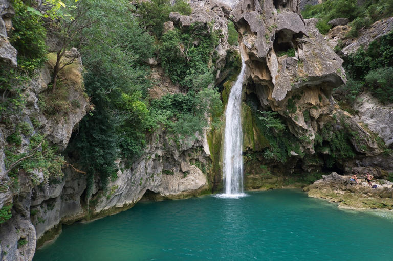 In Spain, the 6 most beautiful natural swimming pools in Andalusia ...