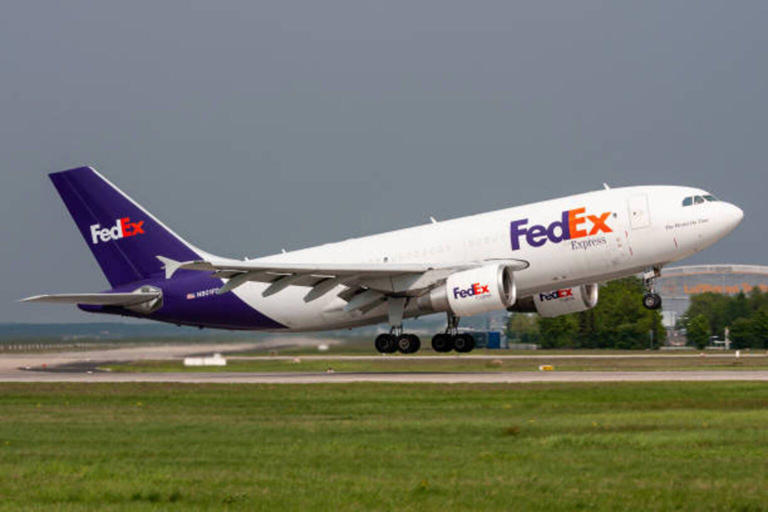 FedEx pilots ratify new contract, secure 40% pay hike