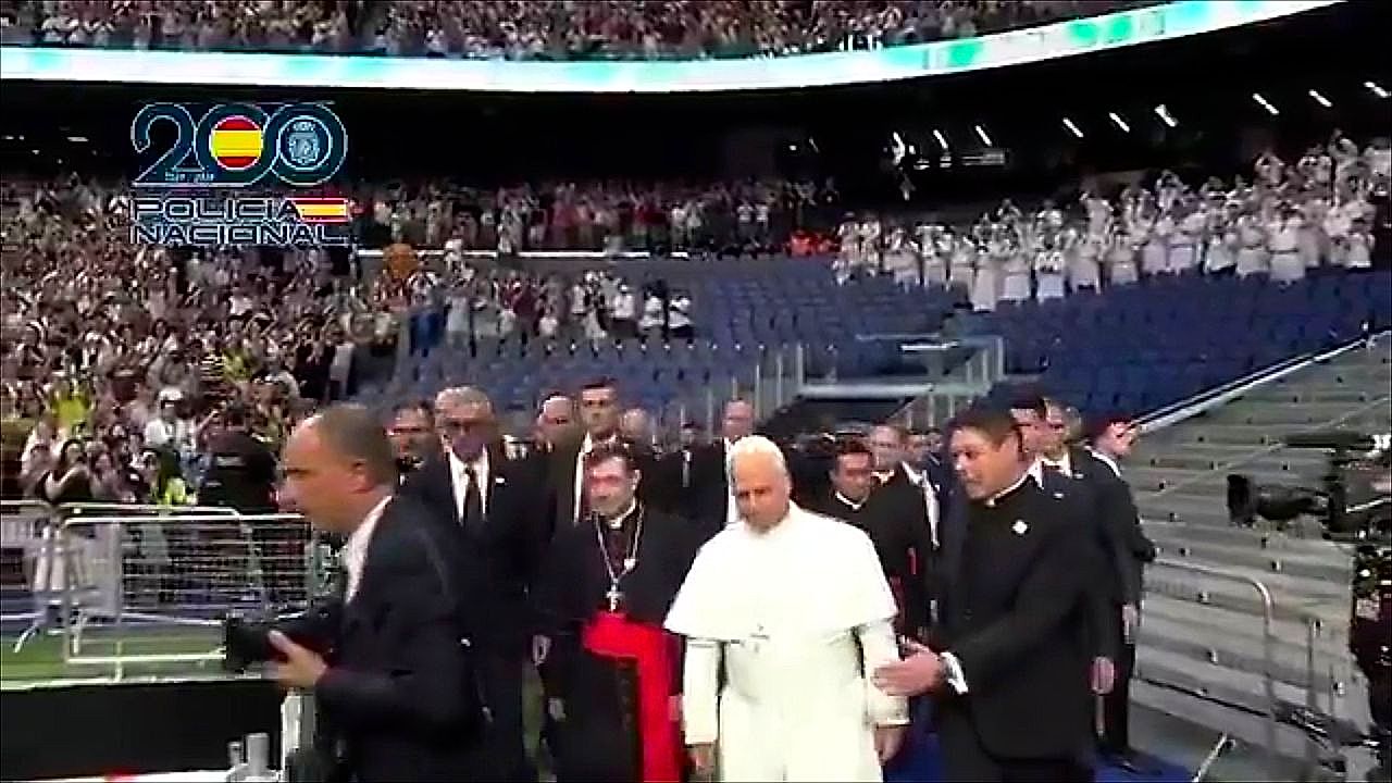 Pope Leo XIV receives deafening roar from 80,000 fans at Real Madrid's ...
