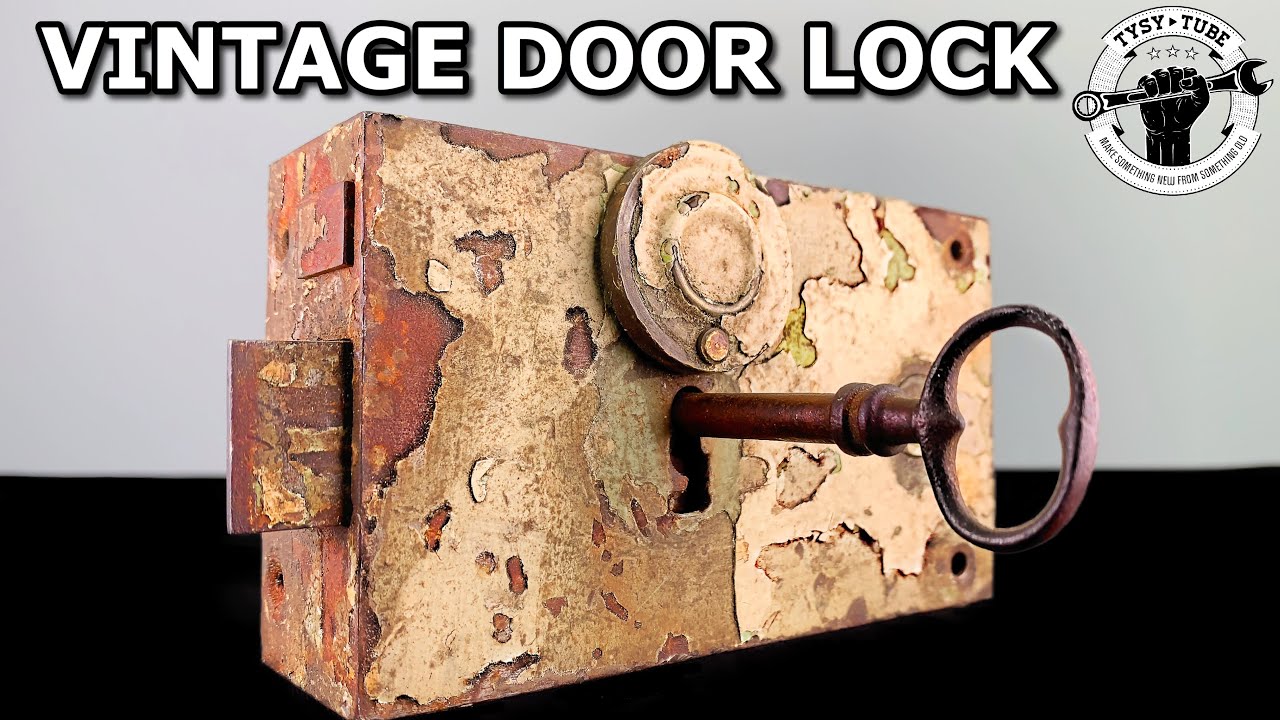 I brought this rusty door lock back to life 🔑