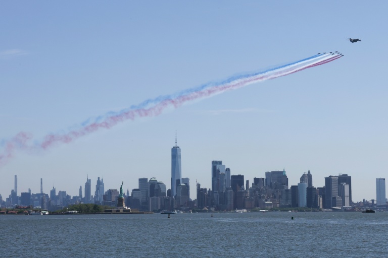 French air force soars through NY skies in Statue of Liberty flyover