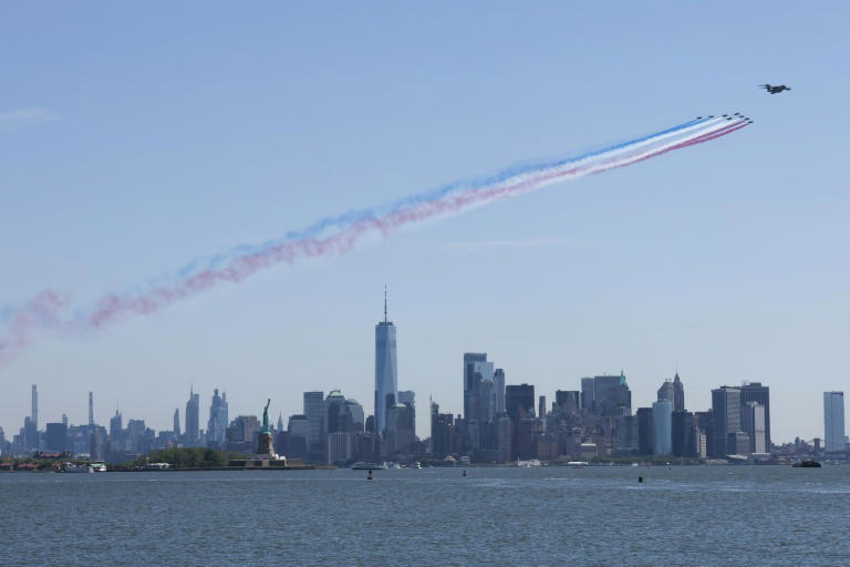 French air force soars through NY skies in Statue of Liberty flyover