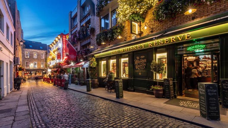 Discover Dublin's whiskey culture: A one-day walking tour of tastings ...