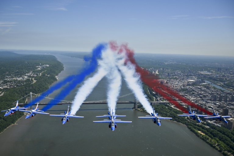 French air force soars through NY skies in Statue of Liberty flyover