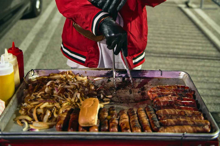 Will SoFi Stadium food and beverage workers go on a strike before World ...