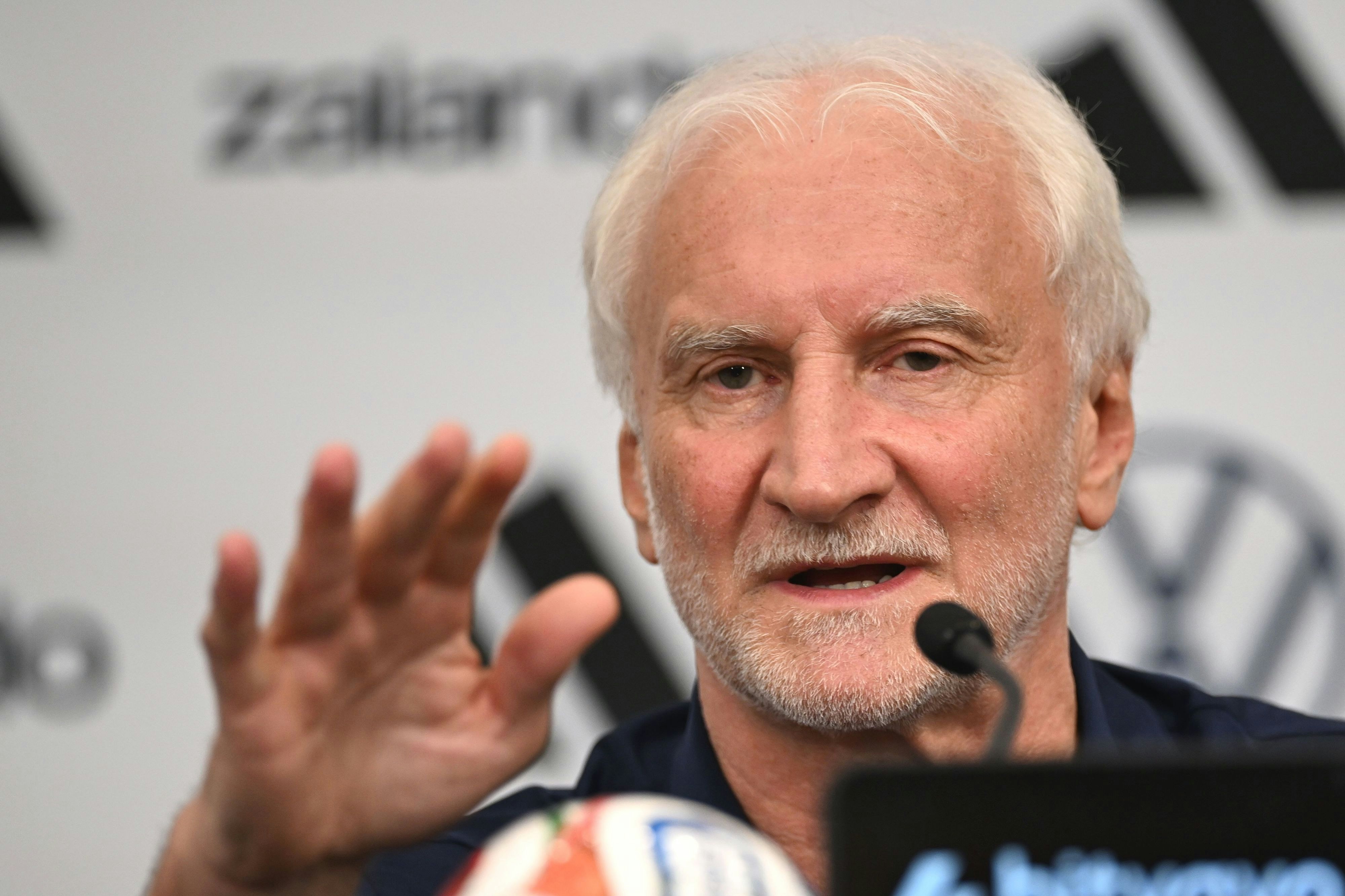 „Keine Angst“ vor politischen Fragen: Nach Schiri-Eklat vor WM: Rudi ...