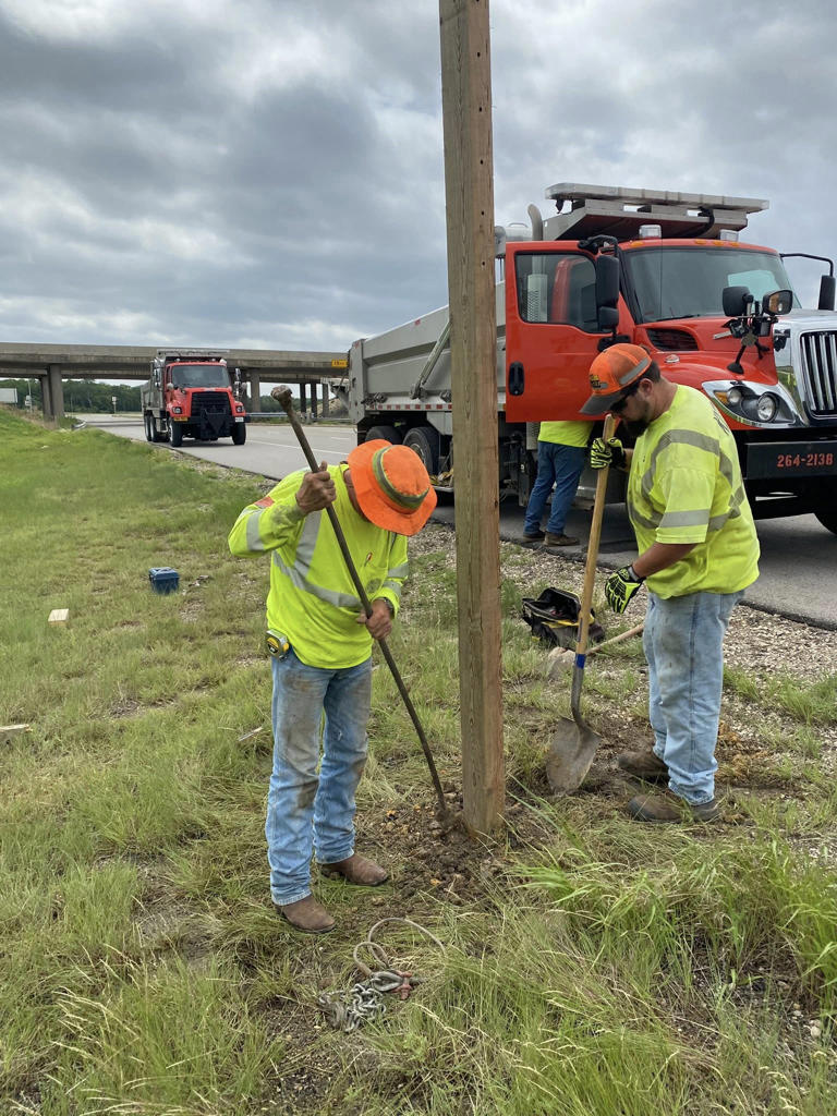 Destructive severe storm winds bend, break road signs in Kansas