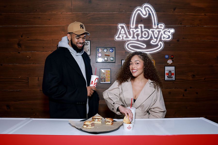 Jordyn Woods’ ‘lucky bag’ barred from finals game, as Knicks fall to Spurs