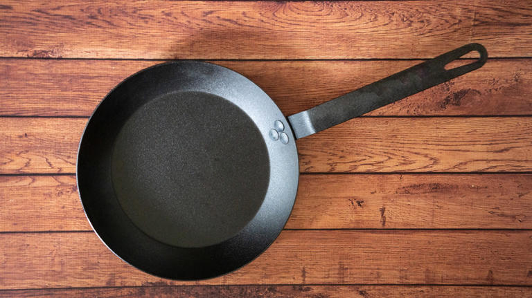 Carbon steel vs stainless steel pans: Which is better to cook with?