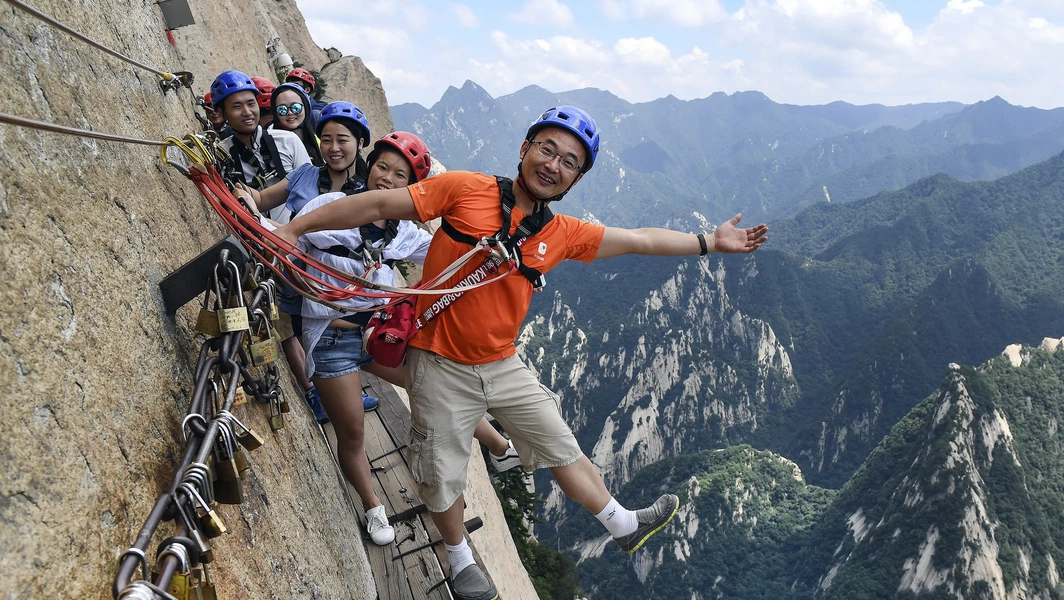 15 deadly destinations for risky selfies
