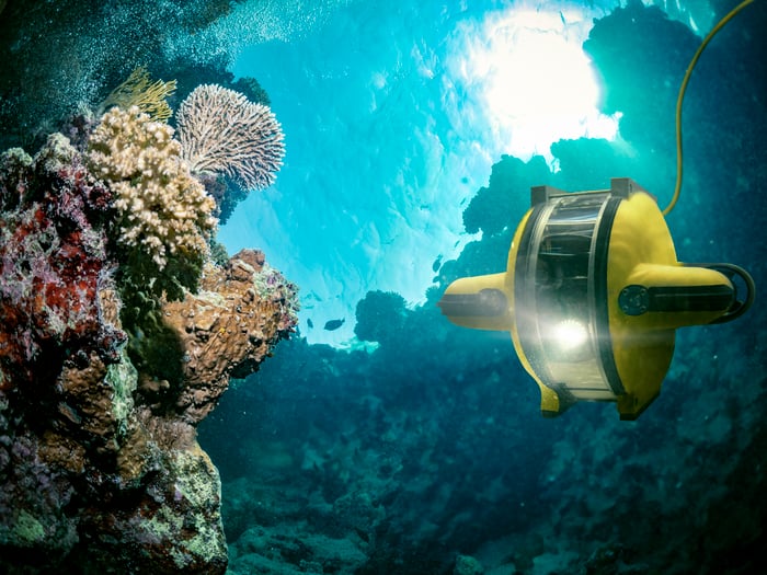 This ocean mining stock just got a green light from NOAA. Is it a buy?