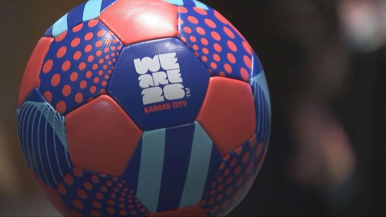 Hochul signs legislation extending bar, restaurant hours during World Cup