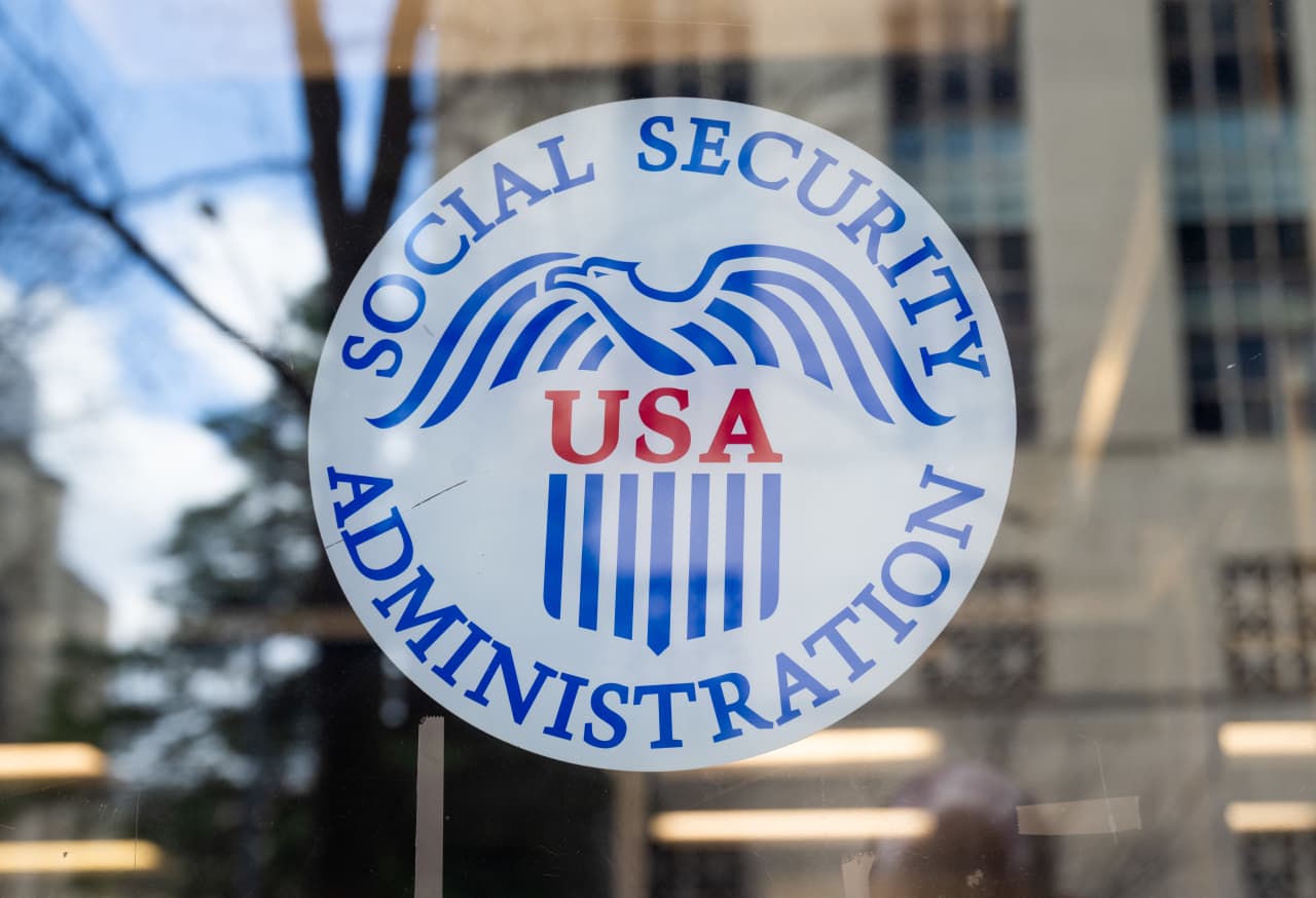 Social Security will run out of money by 2032, trustees say. What it ...