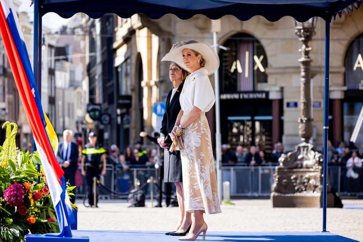 Queen Máxima dazzles in an XL hat and floral skirt during Germany’s ...
