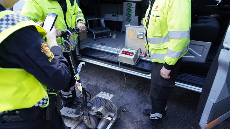 Gutt kjørte elsparkesykkel med maksfart på 143 km/t