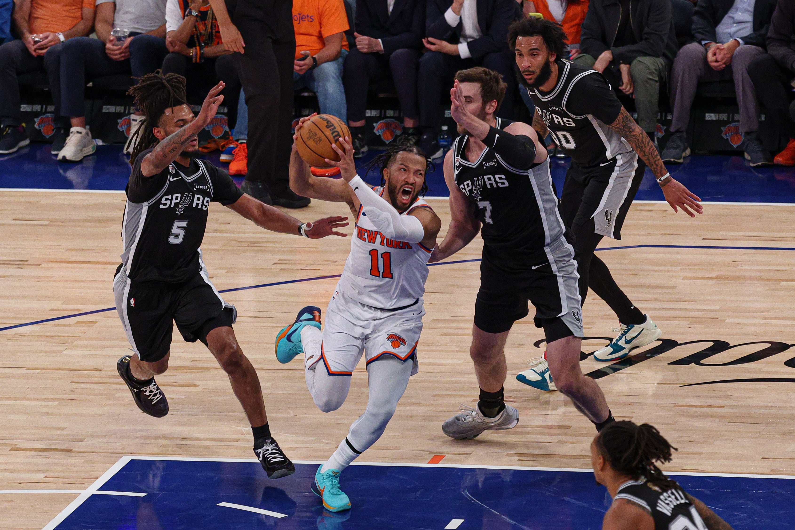 Ben Stiller urges Knicks fans to stop attacking Spurs fans after Game 3