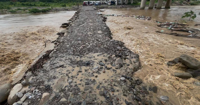 Lluvias dejan aislado a Xochiatipan; apagón mantiene sin energía ...