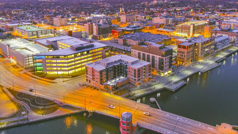 The 20 best cities for retirees looking to downsize and get more bang ...