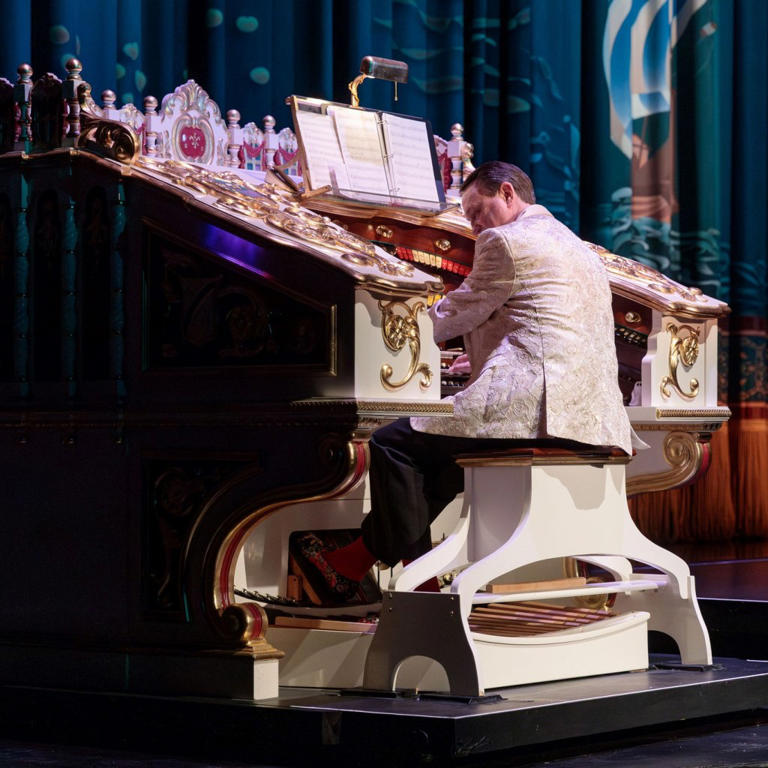 Meet San Diego’s theater organ player, whose music creates a time ...