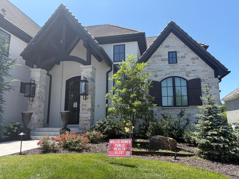 Metro 'public health alert' signs tied to Overland Park luxury home ...