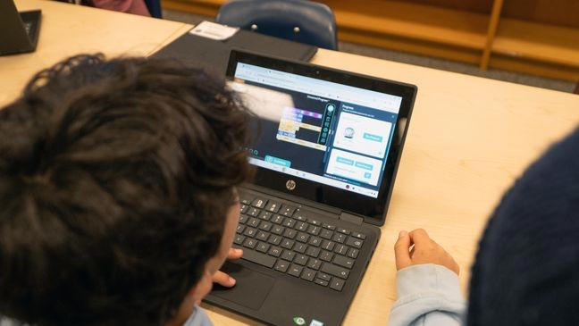 Hamilton County weighs policy curbing K-8 screen time, including take ...