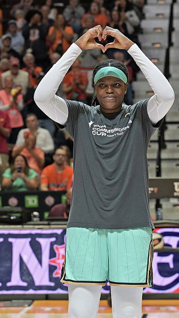 Jonquel Jones says Connecticut still 'feels like home' after honor
