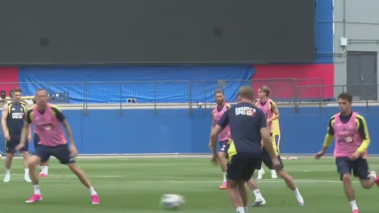 Sweden national team hosts open training for fans