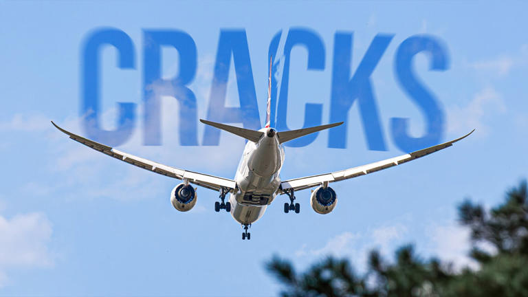 Inside the Boeing 787 Dreamliner's carbon fiber fuselage & why it still ...