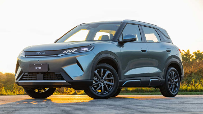 BYD lança Atto 2 híbrido plug-in flex que roda mais de 1.000 km por R ...