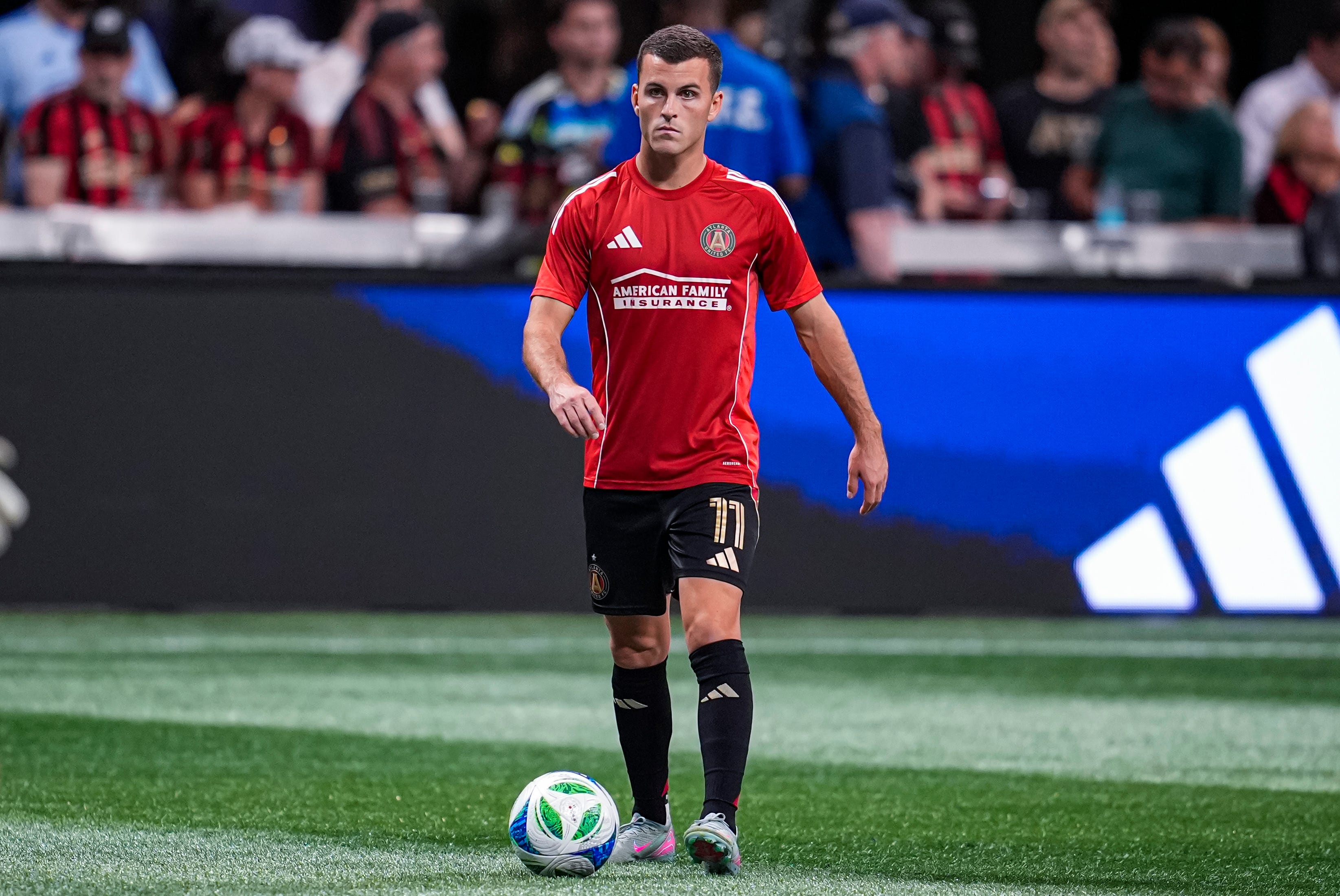 Columbus Crew sign MLS veteran Brooks Lennon to one-year deal