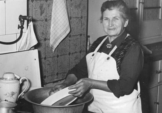 Chores boomers grew up doing that would baffle kids today