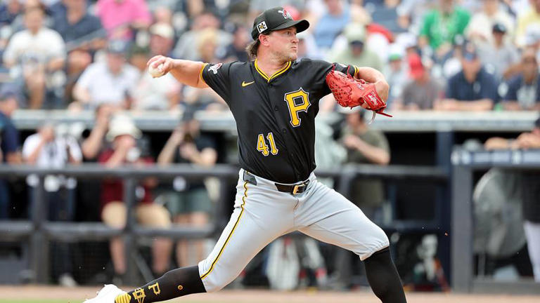 Pirates trade relief pitcher to Mariners
