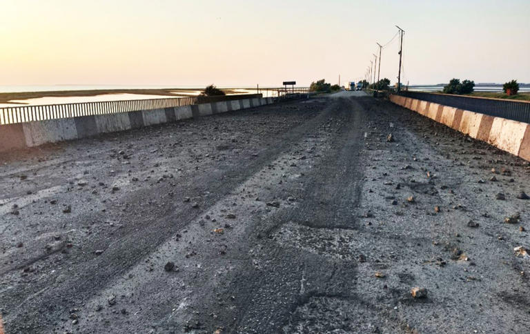 Chonhar bridge linking Crimea to southern Ukraine knocked out after new ...