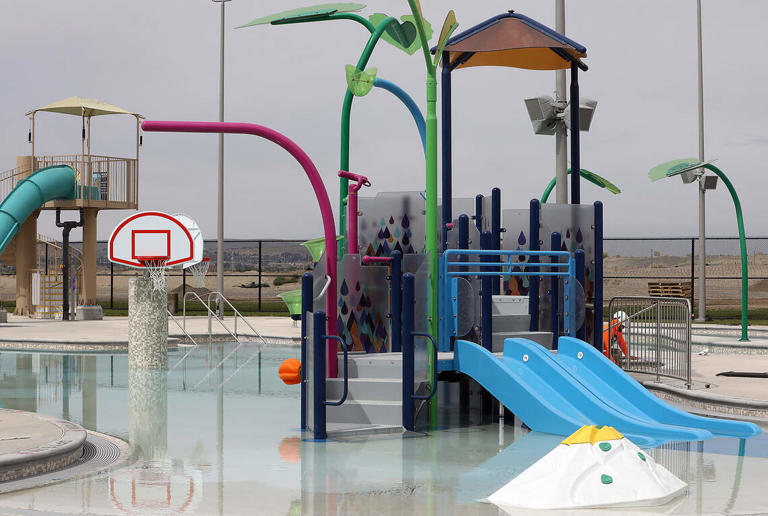 How to beat the lines at the new Pasco Aquatic Center. Take a look inside