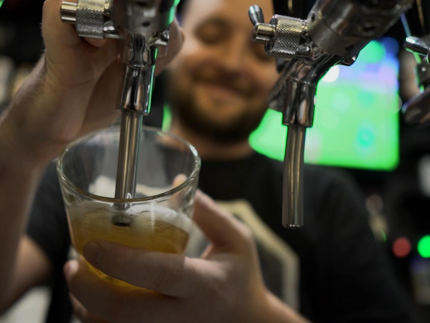 En Alberta, les bars peuvent maintenant servir de l’alcool dès 6 h