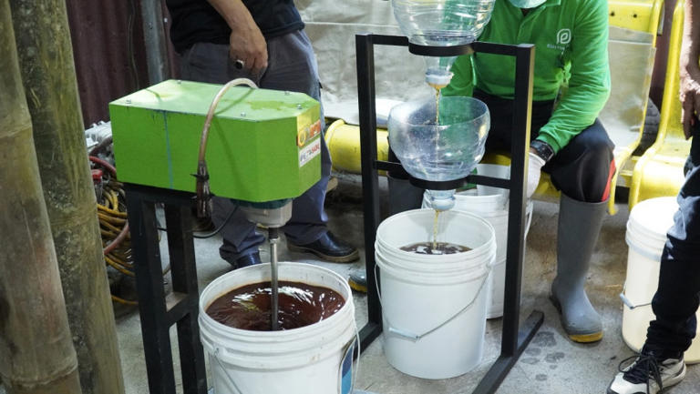 Mesin pirolisis seharga Rp 150 juta yang bisa mengolah sampah BBM