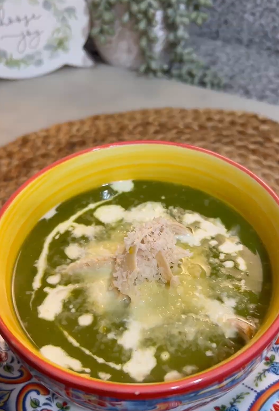 Sopa de espinaca cremosa y fácil de preparar