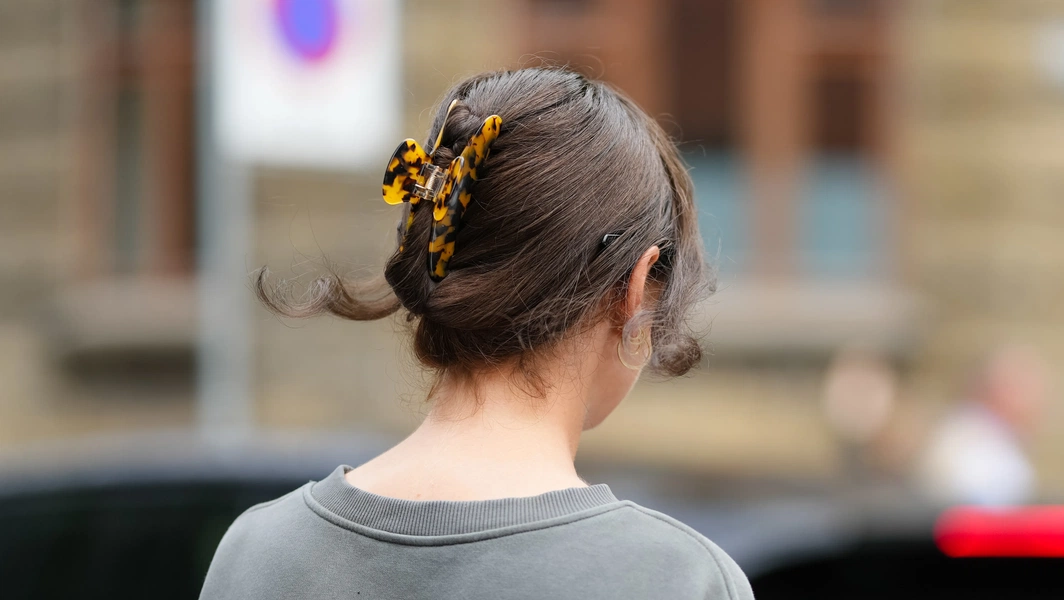 Bandanas and bold clips dominate summer 2026 hair trends