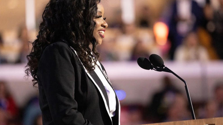Rep. Jasmine Crockett schools GOP member