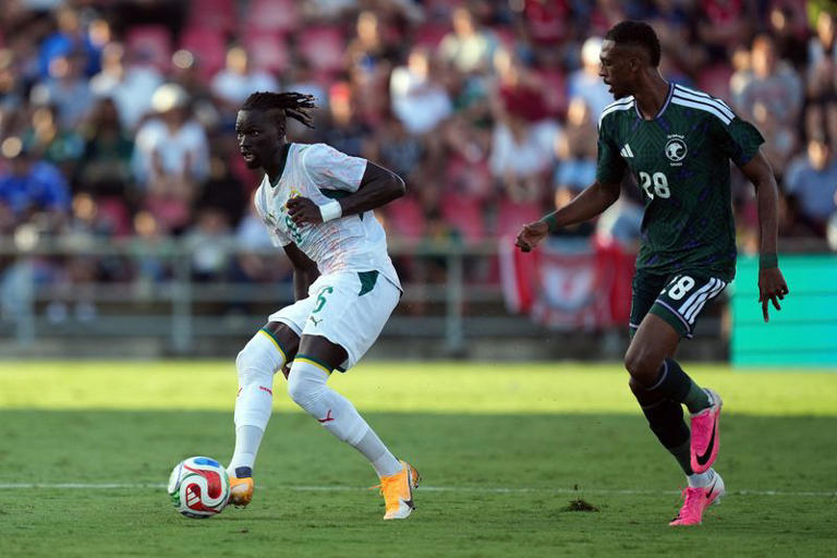 Soccer-Saudi Arabia and Senegal end scoreless in final World Cup friendly