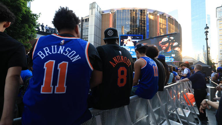 Knicks watch party returns outside MSG for NBA Finals Game 4. Here's ...