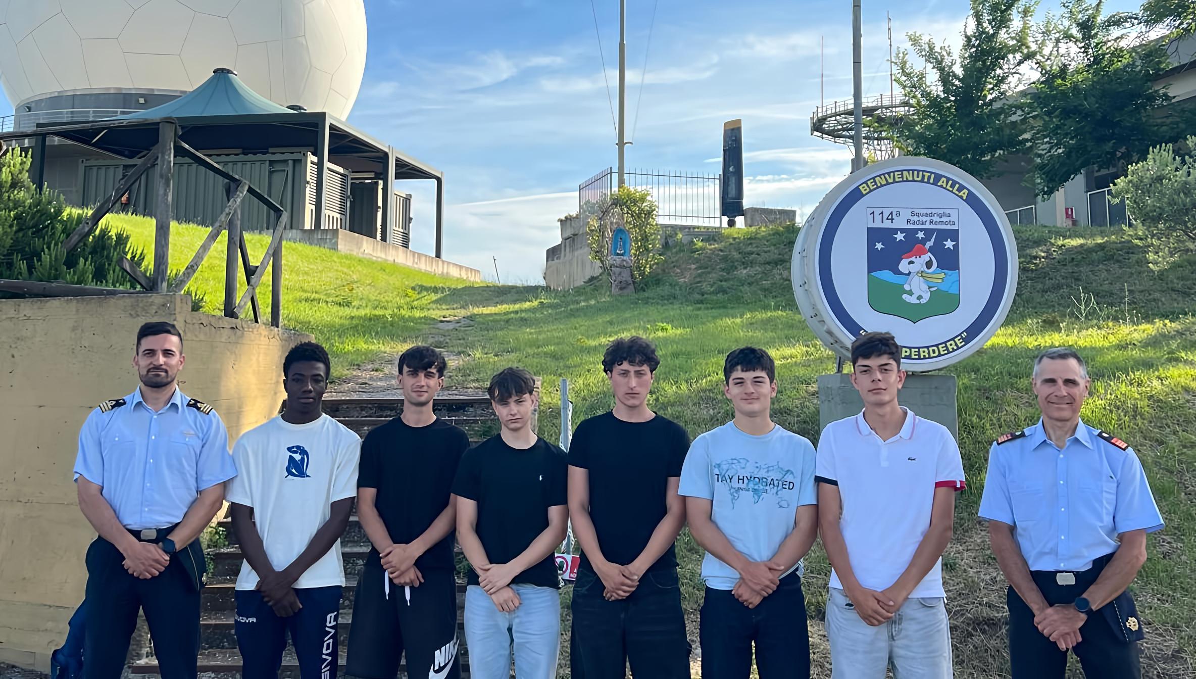 Formazione per sei studenti nella 114esima squadriglia radar